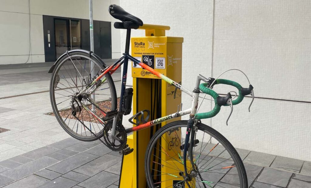New bicycle repair station at HTWK – Studentenwerk Leipzig